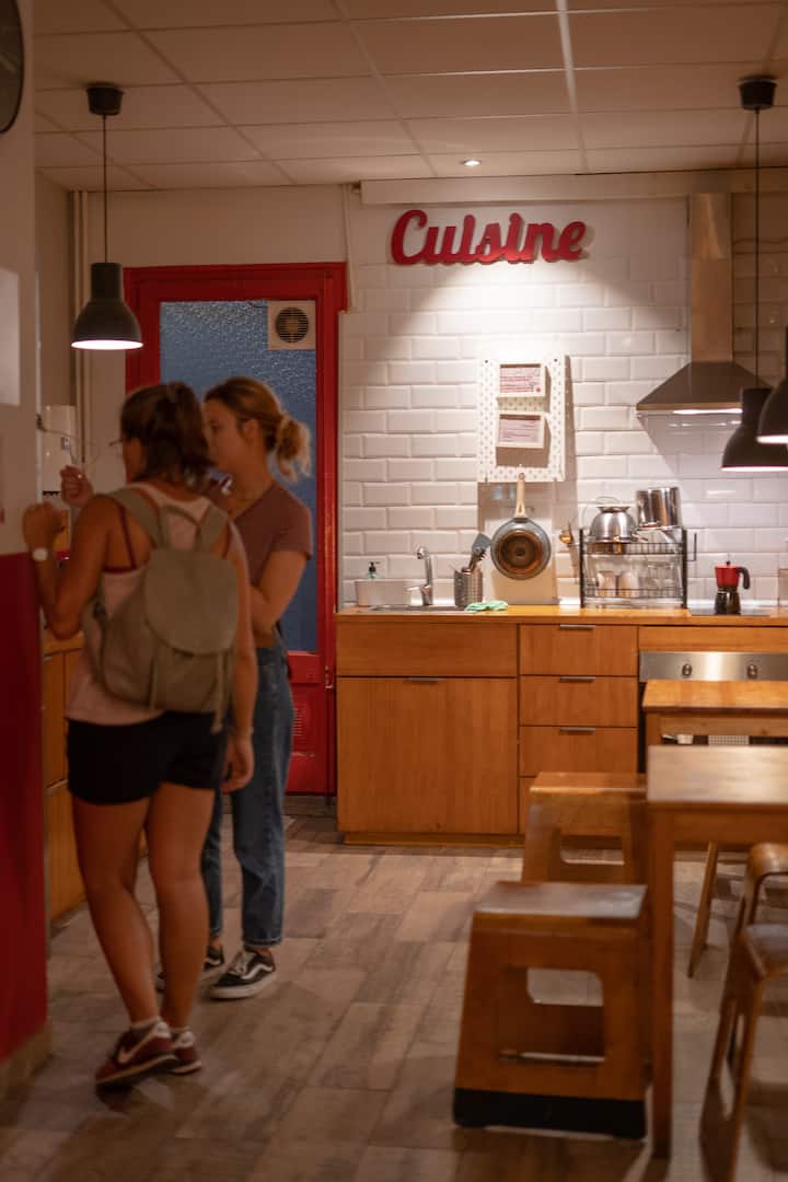 Private Room For 6 Persons - Share Bathroom - Barcelona