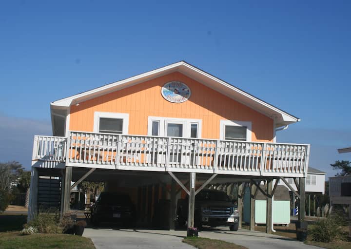 Ocean Views, Sounds, And A Short Walk To The Beach - Oak Island, NC