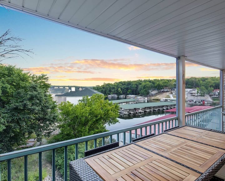 Lakefront Condo W/pool. Close To Bagnell Dam Strip - レイク・オザーク, MO