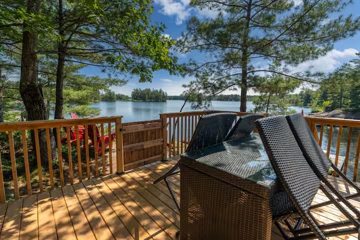 4 Season Muskoka Lakefront Cottage - Gravenhurst