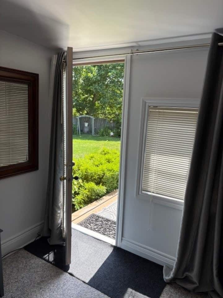 Studio Apt On The Trent River. The White Gazebo - Norwood