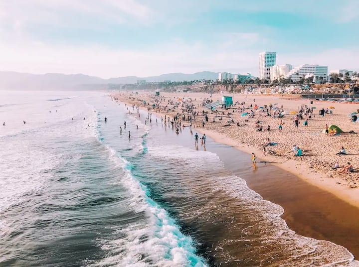 Oceanside |2 Bed & 2 Bath | Parking |Sm Pier & 3rd - Santa Monica, CA