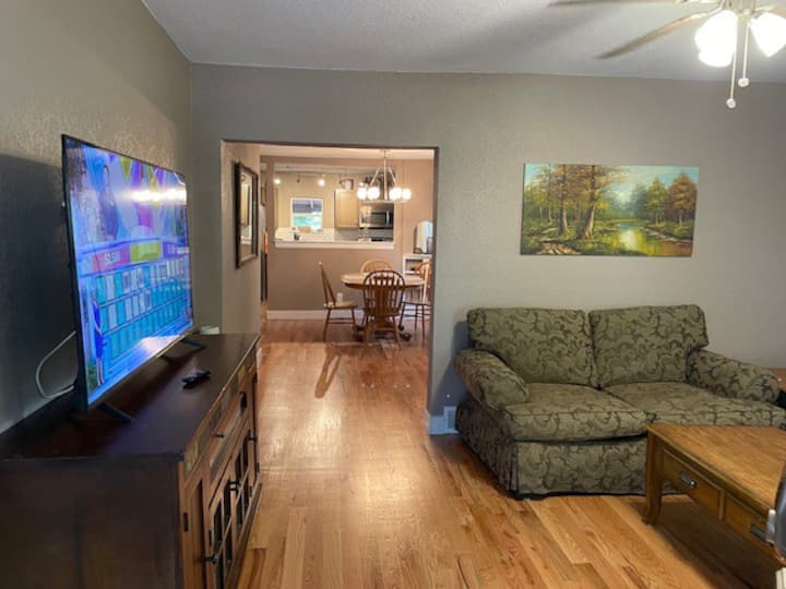 3br 2 Ba Convenient And Comfortable Family Stay - Colorado Springs, CO