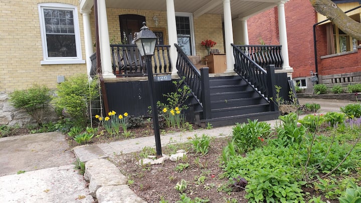 1920's Yellow Brick Two Floor Apt - Ontario