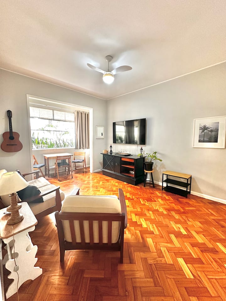 Apartamento De Fundos, Na Altura Do Posto 5 - Rio de Janeiro