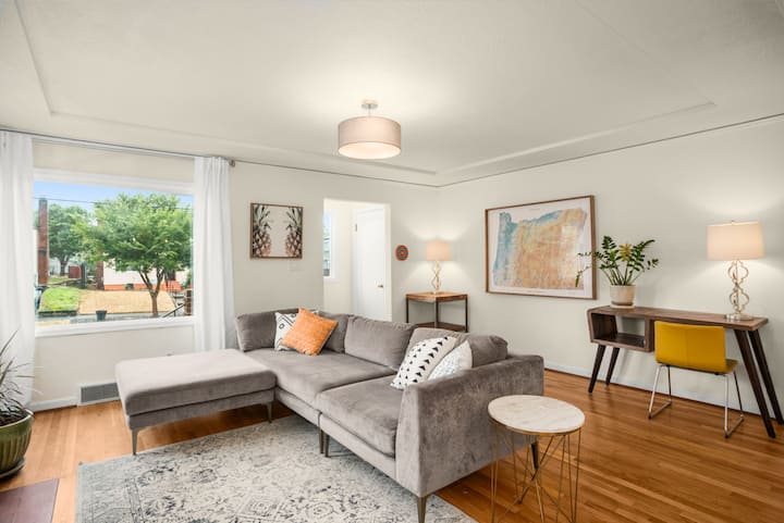Prime Location Townhome | Stylish & Comfortable - Portland, OR