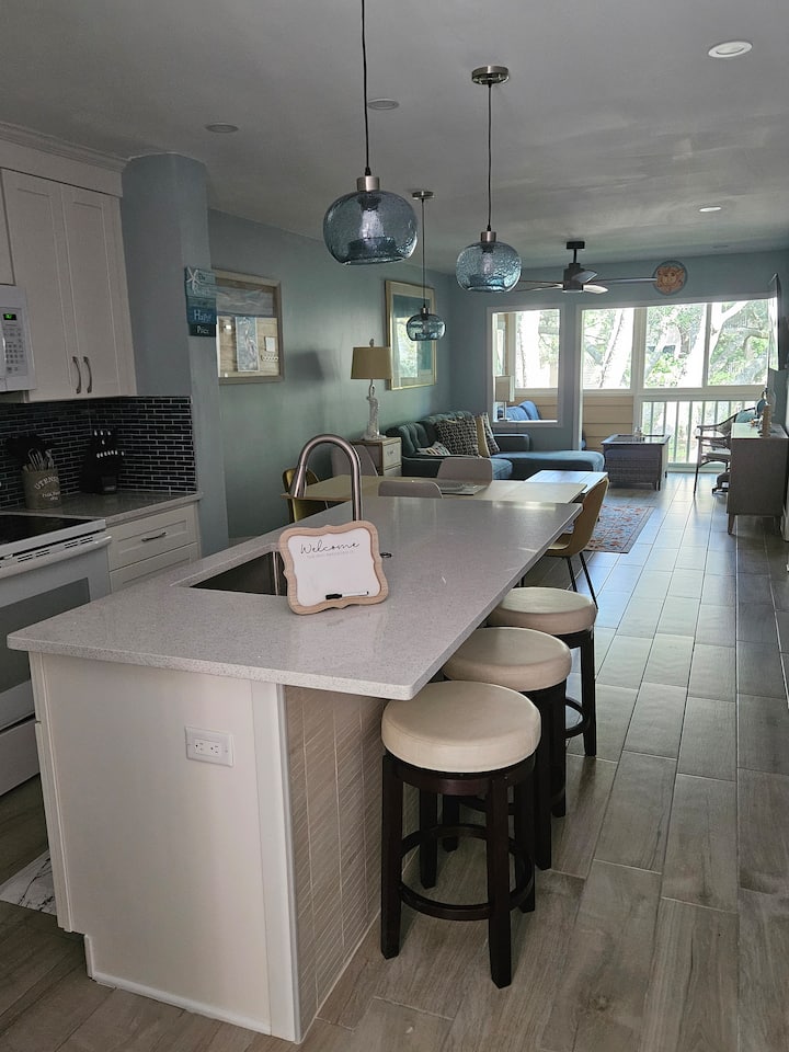Beach-front Complex, Ocean View 2 Bedroom Villa - Florida