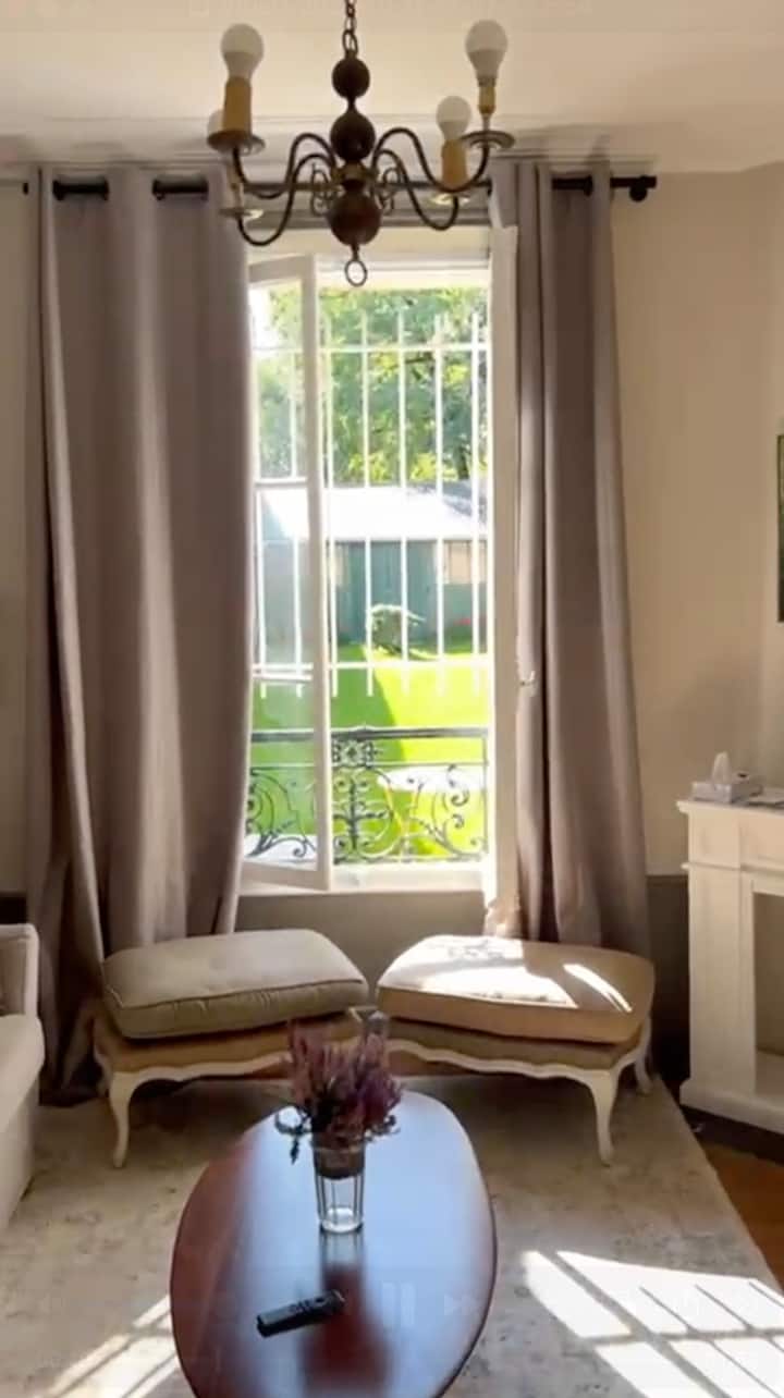 Maison Avec Jardin En Plein Coeur De Paris - Paris