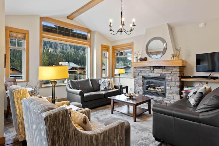 White Pines Chalet - 4br Lovely Ski-in Chalet - Sun Peaks