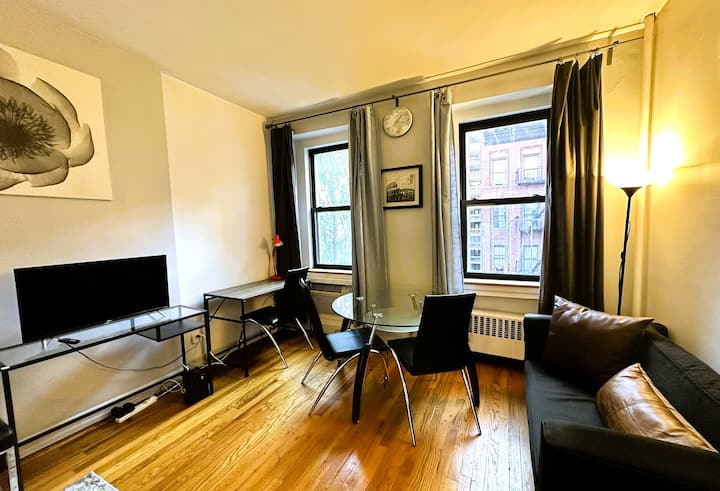 Sunny Studio | Desirable E88 Street | Work & Study - New York City