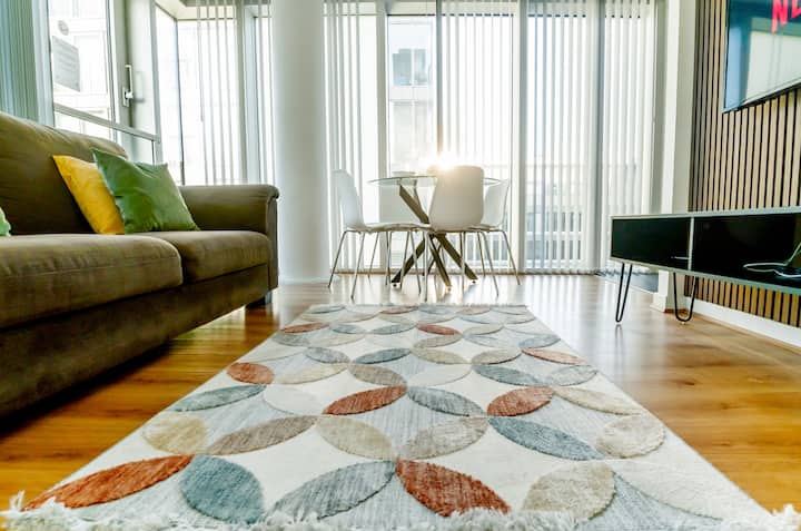 Luxury Two Bed City Apartment -The Hub - Milton Keynes