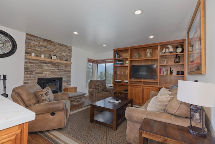 Fireside At Mammoth-next To Ski Gondola & Village - Mammoth Lakes, CA