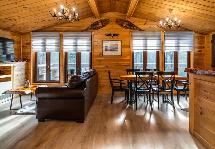 "Eagle Lodge"/ Unit 2
Upper Level/ Pet Friendly - Cinderella's Castle, Intervale