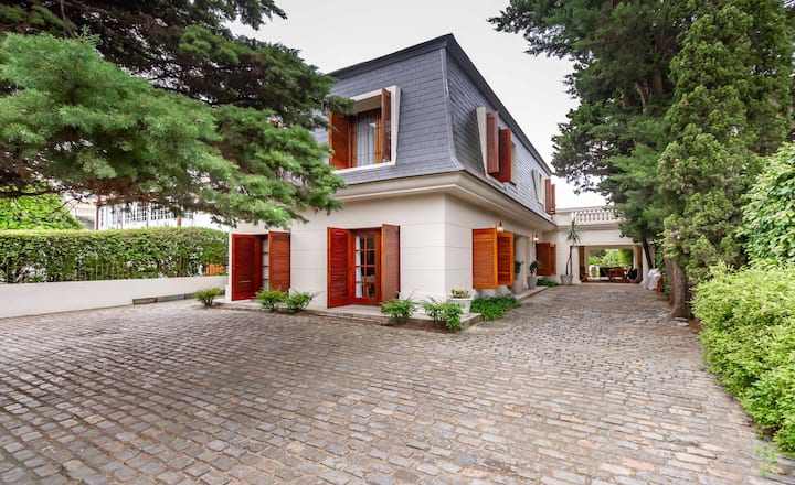 Dutch Style Manor In The Heart Of Carrasco - Montevideo