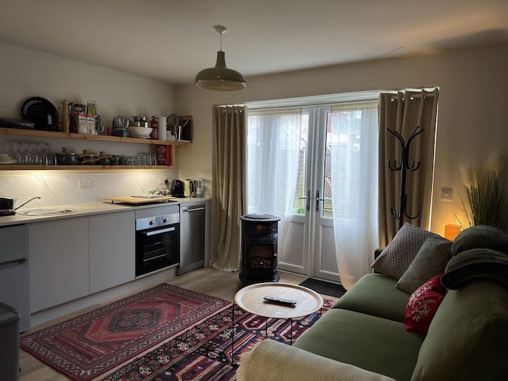 Cosy Apartment-free Parking-near Beaches - Christchurch, UK