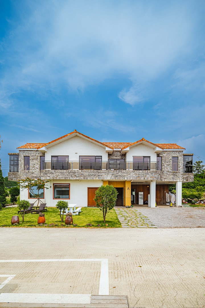 애월 별천지 제주 감성 모퉁이뷰 투베트룸(유아용품제공)[르빌리지애월] A#1 - Jeju