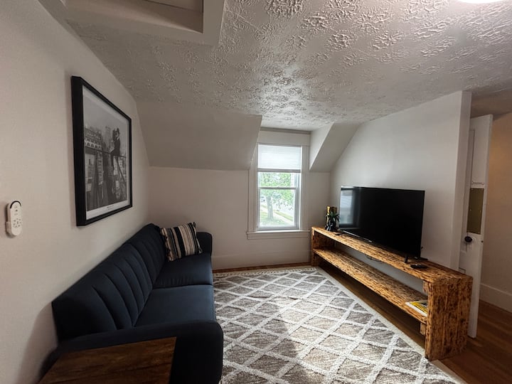 Entire 2 Bdrm Apt. 5 Min From Elm W/ Kng Bd Unit B - Manchester, NH