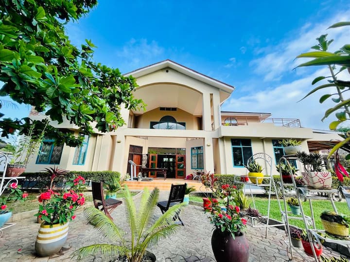 Magnificent: Entire Home, Dar Es Salam Tanzania - Dar es Salaam