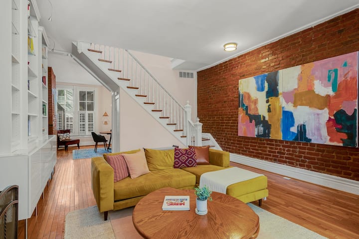 Colorful, Historic Rowhouse Retreat Near Downtown - Richmond