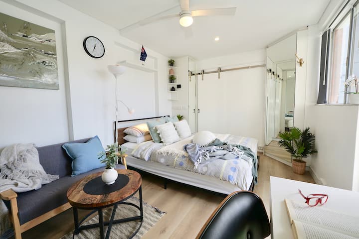 *Exciting Location* - Renovated Studio- Ac-balcony - Randwick
