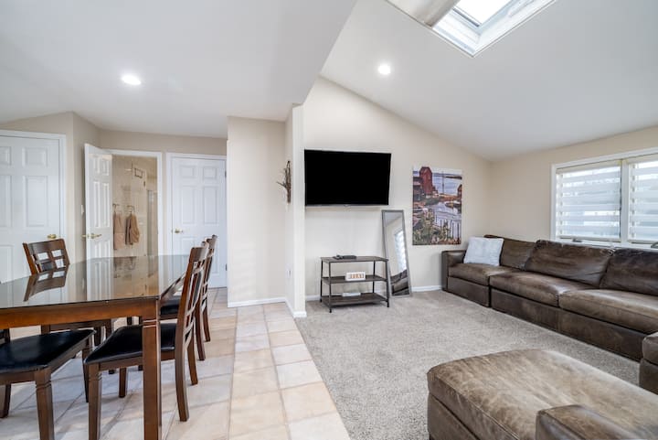 Spacious 2br Getaway: Relax & Unwind! - Massapequa, NY