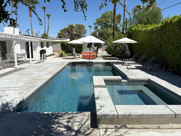 Mid-century Palm Getaway - Palm Springs, CA