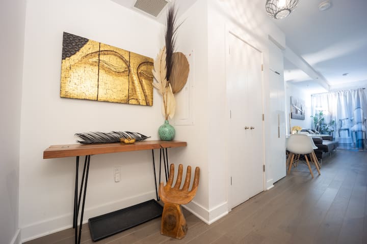 Stylish Downtown Montreal Retreat W Indoor Garage - 몬트리올
