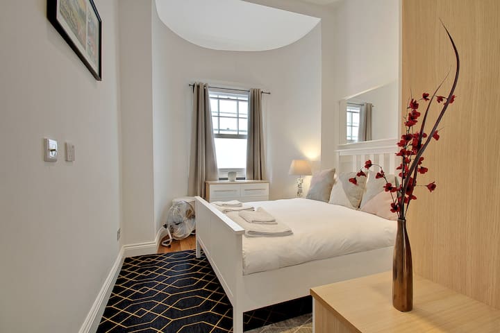 Raised Ground Floor X1 Bed - Close To Regents Park - Marylebone