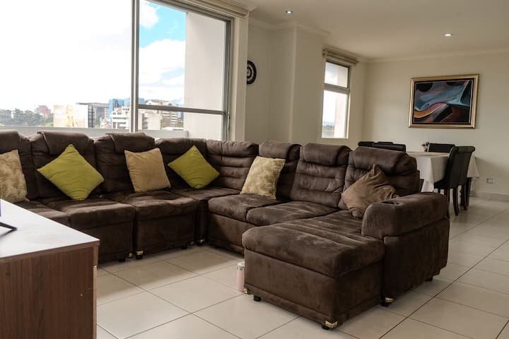 Cosy 3-bedroom Apartment, 130 M², Zona 10 - Guatemala