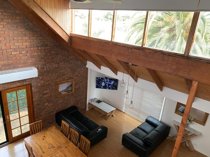 Dual Residency Tropical Resort Style House & Unit - Melbourne