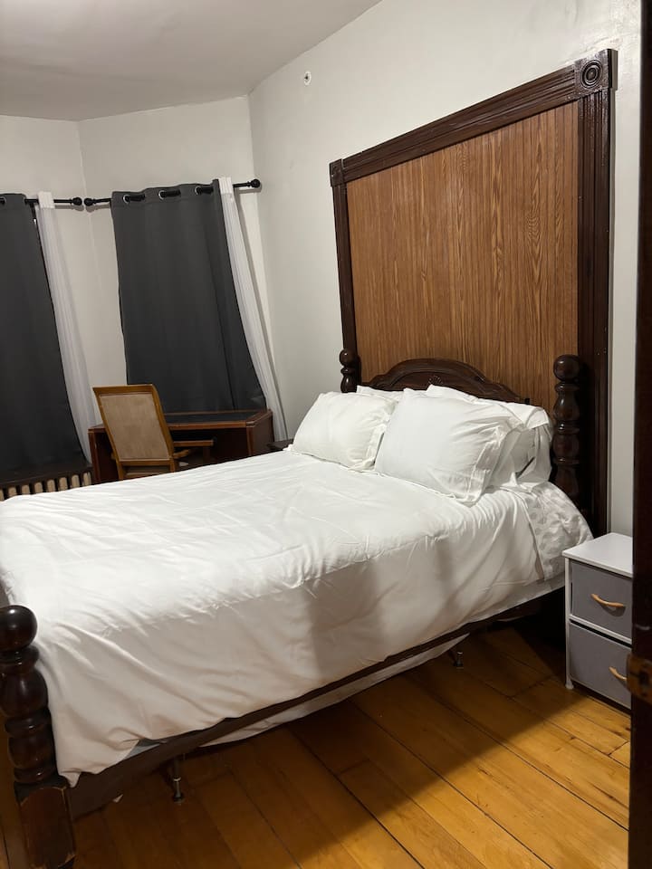 Nice, Quiet  Downtown/parking/rail Station Apt 1 - Framingham, MA