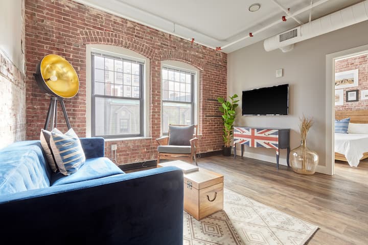 Pet Friendly |  3bd 2ba Flat Steps To Beacon Hill - Boston, MA