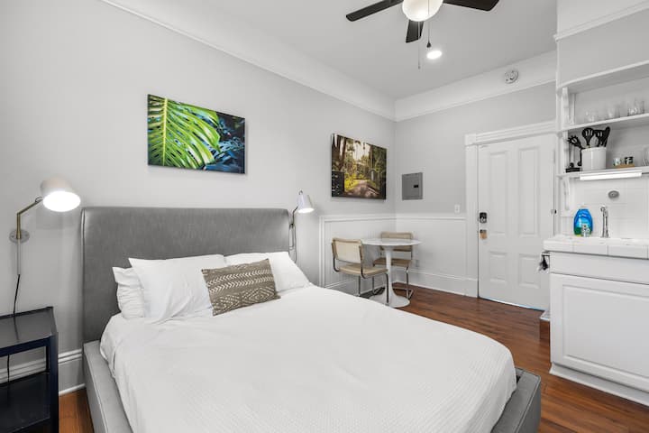 Newly Renovated Stylish Studio Unit #12 - Palo Alto, CA