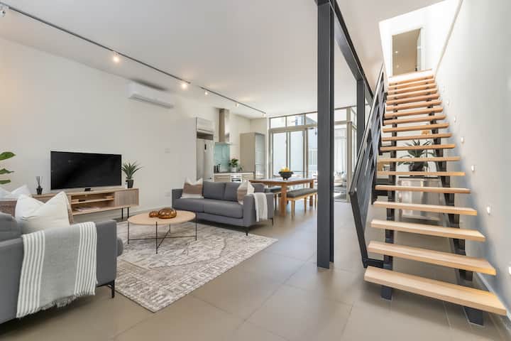 Stylish 4-bedroom House - No Load Shedding. - キャンプス・ベイ