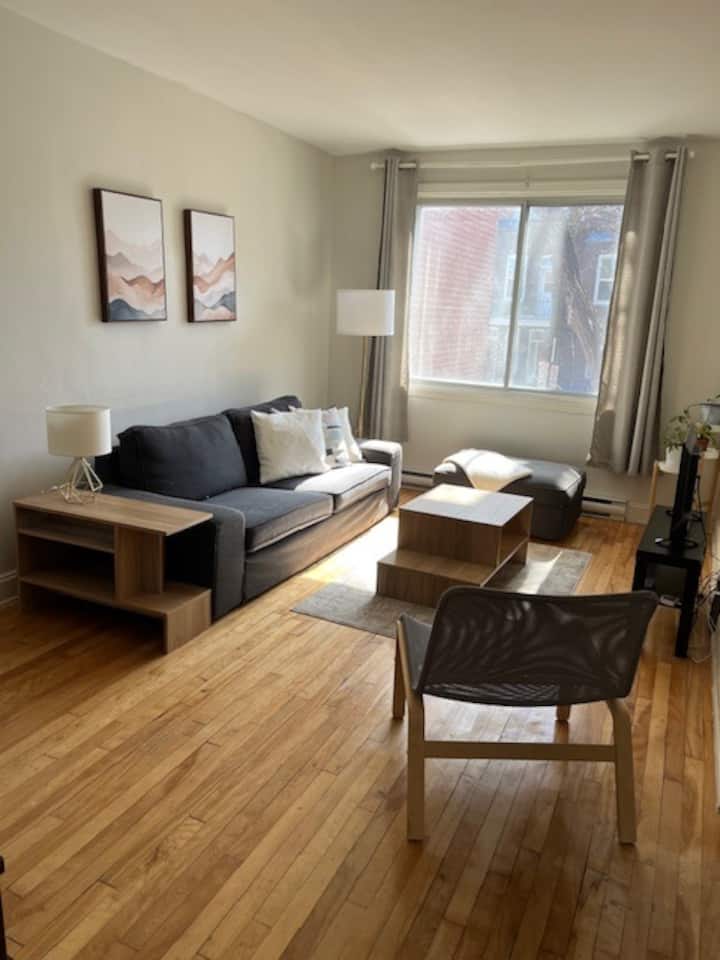 Spacious Ndg Apartment Near Trendy Sherbrooke St. - Montreal