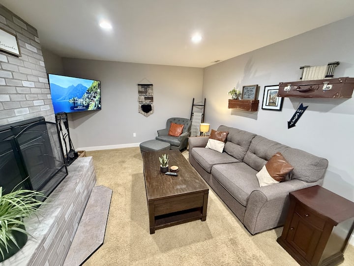 Fireside Suite | 2br | Pet-friendly | Big Yard - Beaverton, OR