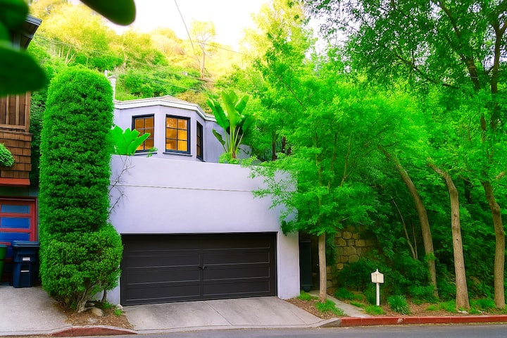 Hollywood Hills+views+deck+garden+garage+sleeps 6 - West Hollywood, CA