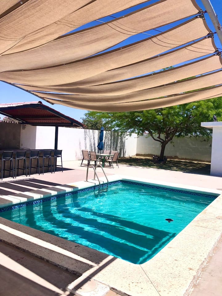 House With Private Pool Three Party Parrots 1 - 佩尼亞斯科港