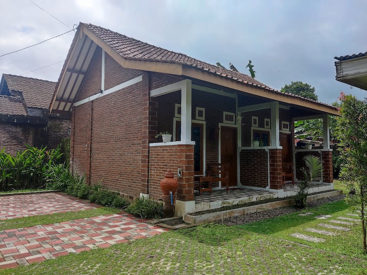 Genthong Homestay - Bromo