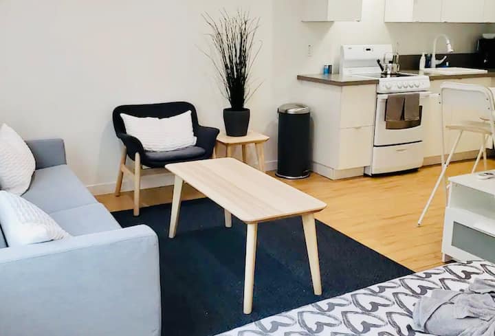 Studio Near Sawtelle By Just Bring Your Toothbrush - Los Angeles, CA