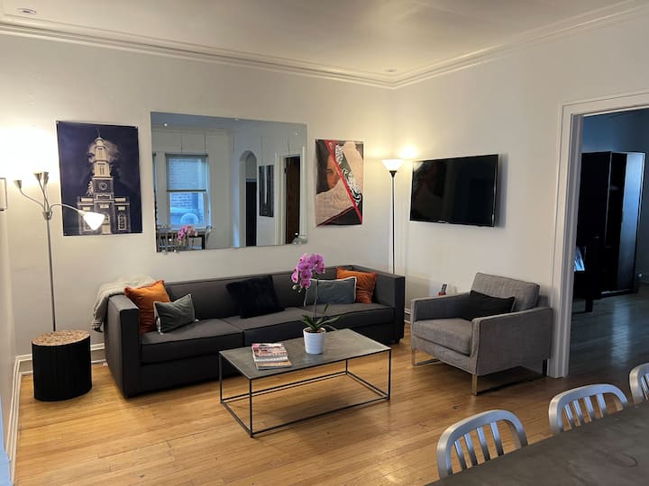 3 Bed Apartment In Wicker Park Great For Groups! - Chicago, IL