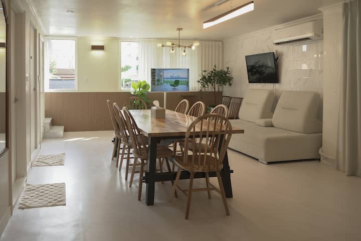 05min Walk To Hongdae Station & Duplex 4br/4ba - Seoul