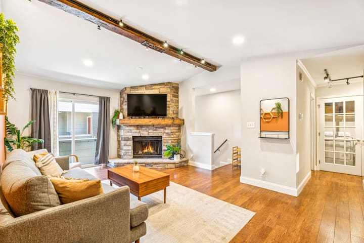 King Bed Condo On Rvrside | Great For Long Stays! - Tulsa, OK