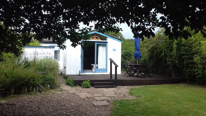 The House With The Blue Door - Humberston Fitties - Cleethorpes