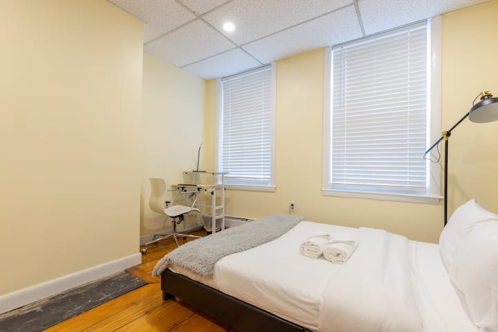 Studio W/ Parking Near Mgh, Td Garden & Waterfront - Dorchester, MA