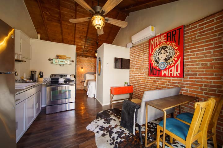 Historic Cottage Near 5 Points & Downtown El Paso - El Paso, TX