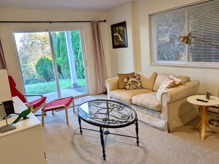 Secluded Patio Home, Garden View, Partial Sea View - Chemainus