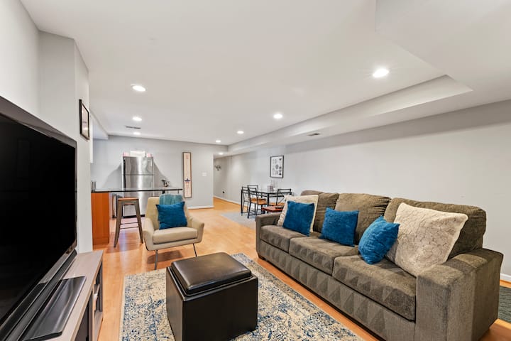 2 Bedroom 1 Bath W/easy Parking - Washington, D.C.