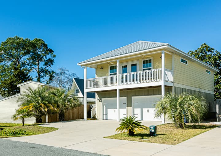 Pets! Kayaks! Walk2beach Fenced! Coffee Porch Vibe - Panama City, FL