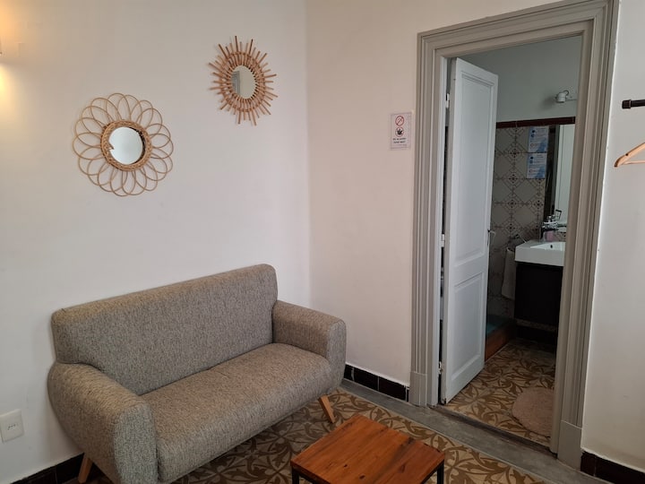 Cómoda Habitación A Pasos Del Casco Histórico - Montevideo